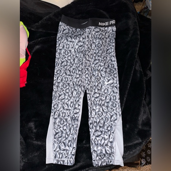 Nike | Pants & Jumpsuits | Nike Capri Geometric Pattern Leggings | Poshmark
